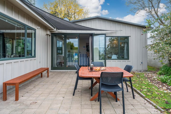 Lake-view Hideaway - Cute 2 Bdrm, Walk To The Lake - Taupo