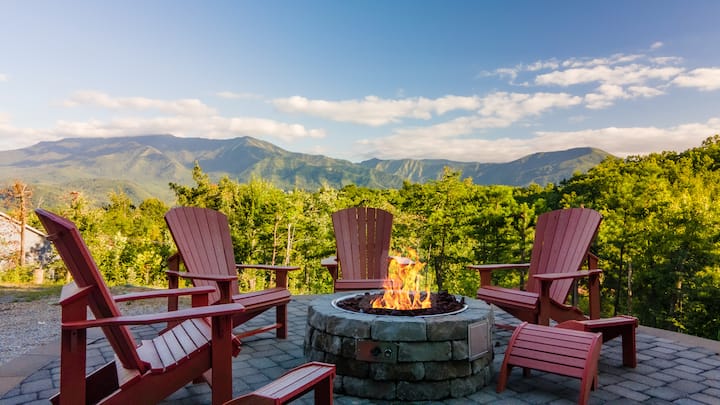 A+ Views! 5 Bdrs W/en Suites, Game Room, Firepit! - Gatlinburg