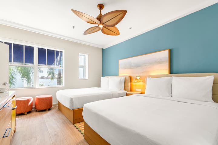 Double Queen Suite - Aloha Fridays - Miami Beach, FL