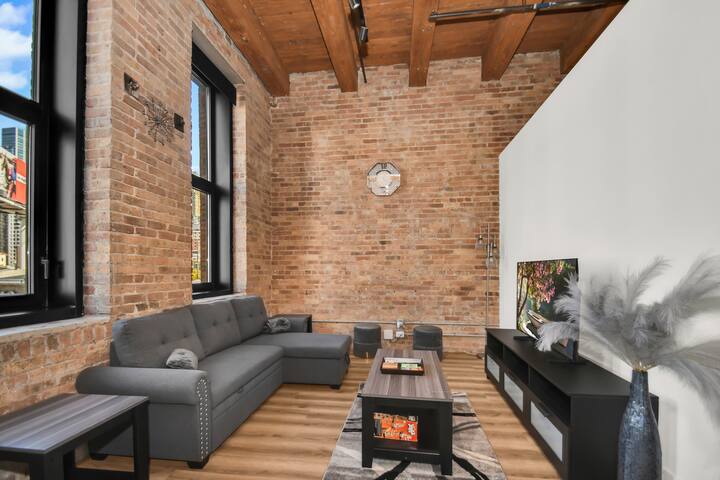 River North | Rooftop With In & Out Parking | 1 - Chicago, IL
