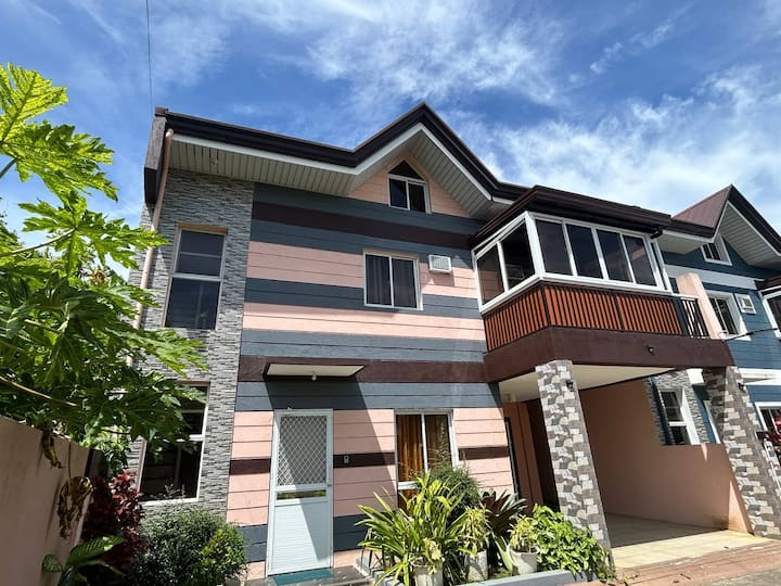 Unit Pastel - Tranchelle House Tagaytay Staycation - Tagaytay