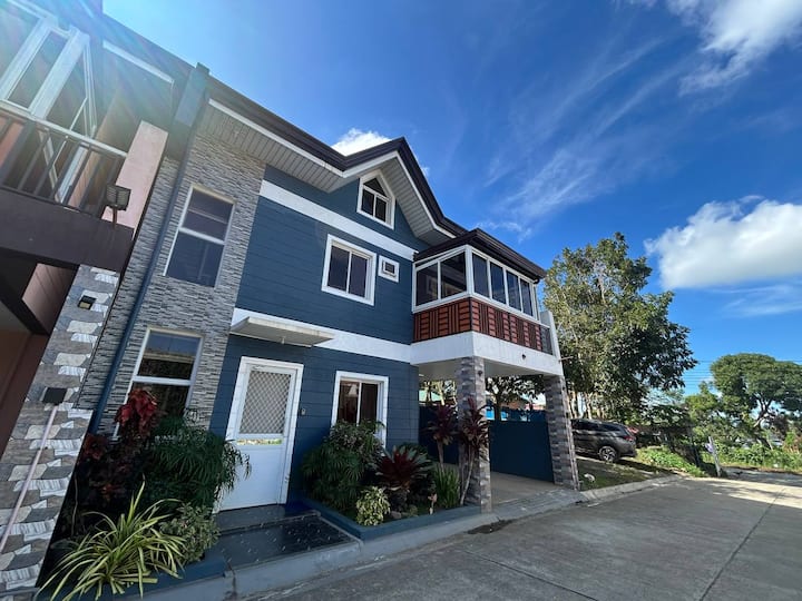 Unit Blue - Tranchelle House Tagaytay Staycation - Tagaytay