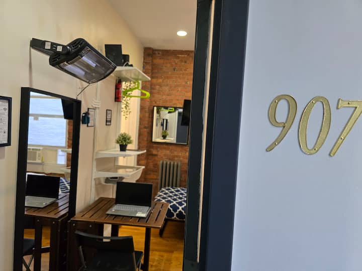 Family Studio In Broadway - Jackson Heights - Queens NY