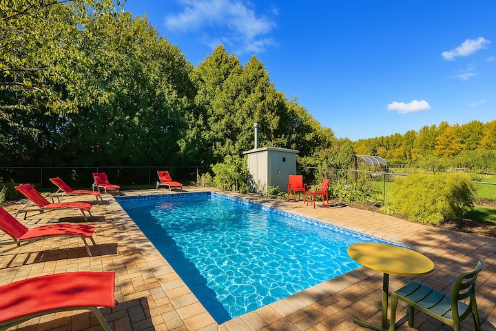 10 Acre Farmhouse With Pool + 5 Bedrooms/3 Baths - Newmarket