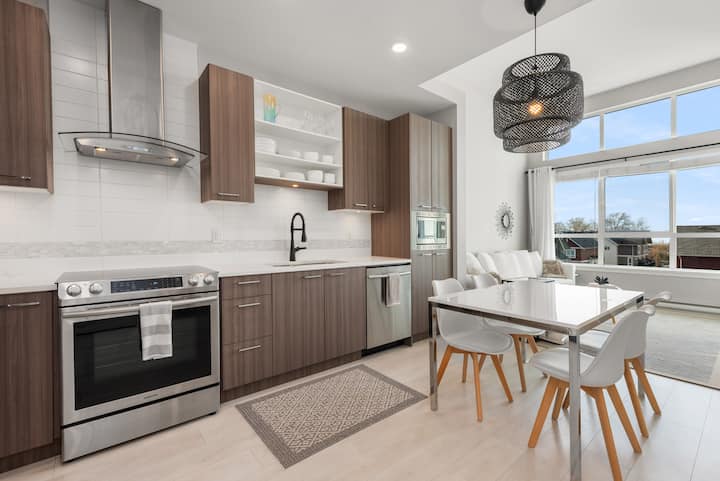 Tsawwassen Mills 2bd/bth Wtr View Penthouse! - Point Roberts, WA