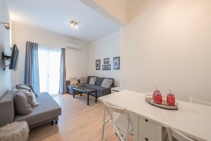 Bright Apt. In Central Athens - Atenas