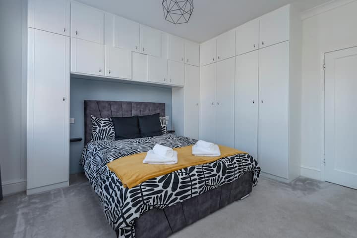 Entire House|sleeps 6|waterloo In 20 Mins - Surbiton