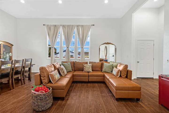 Schoolhouse Btwn Santa Cruz & Monterey For 12 - Watsonville, CA