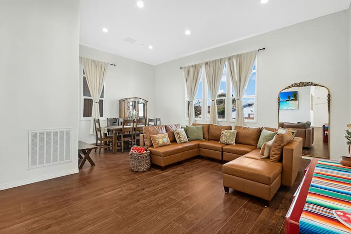 2 Homes Btwn Santacruz & Monterey For 21! - Watsonville, CA