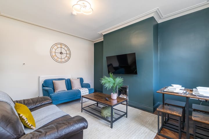 Spacious Two Bed House In Headingley - Leeds