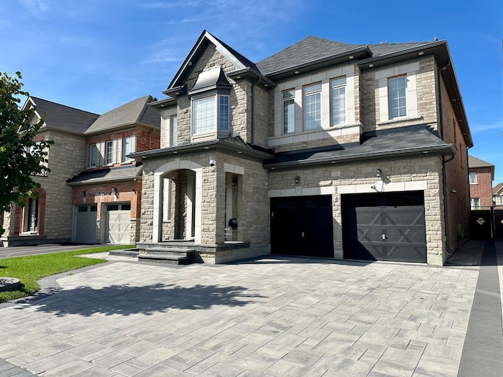 Luxury Spacious Modern Home In Heart Of Kleinburg - Bolton