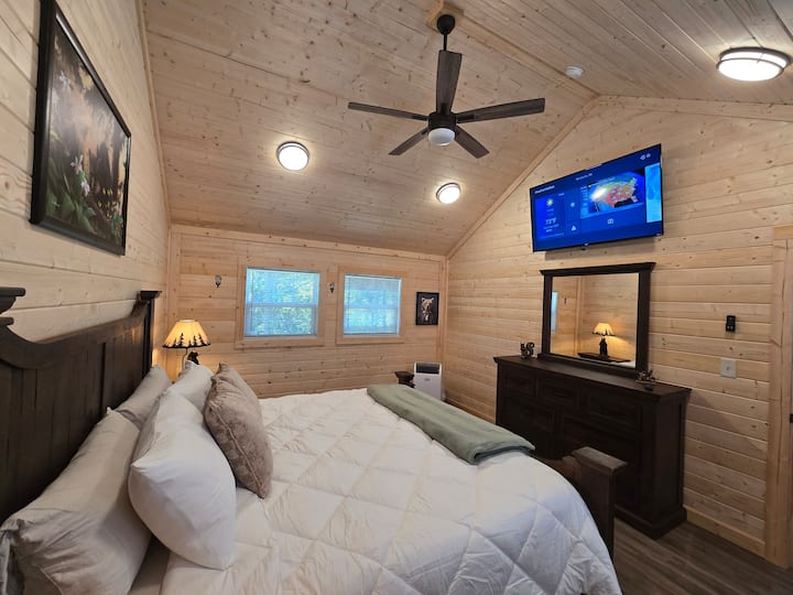 Bigfoot Cottage - Sevierville, TN