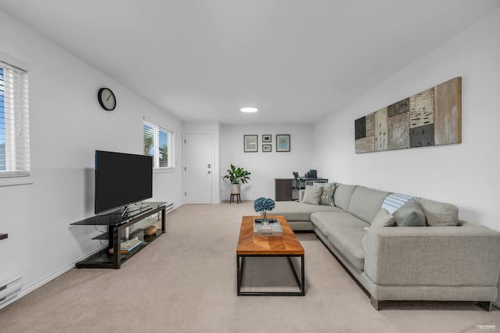 Spacious 1,000 Sq.ft. Private Yvr Retreat - 리치먼드