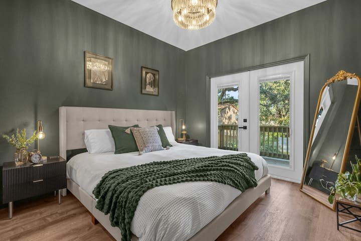 The Den On Daniels - Orlando, FL