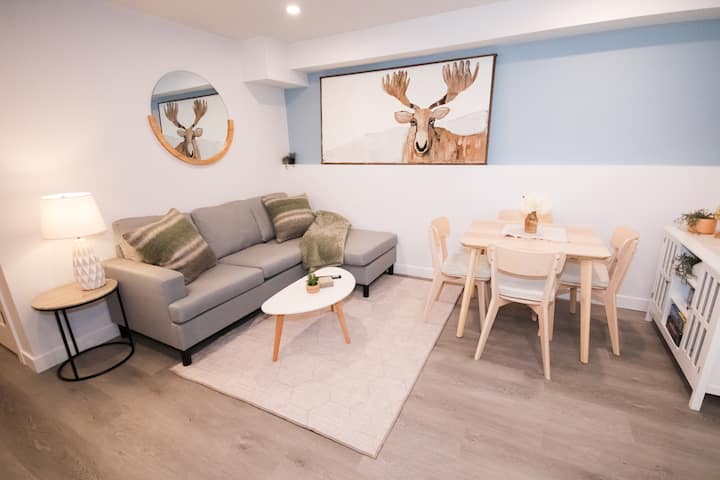 Spruce Cliff Suite | Bow River Trails | Dt 10 Min - Calgary