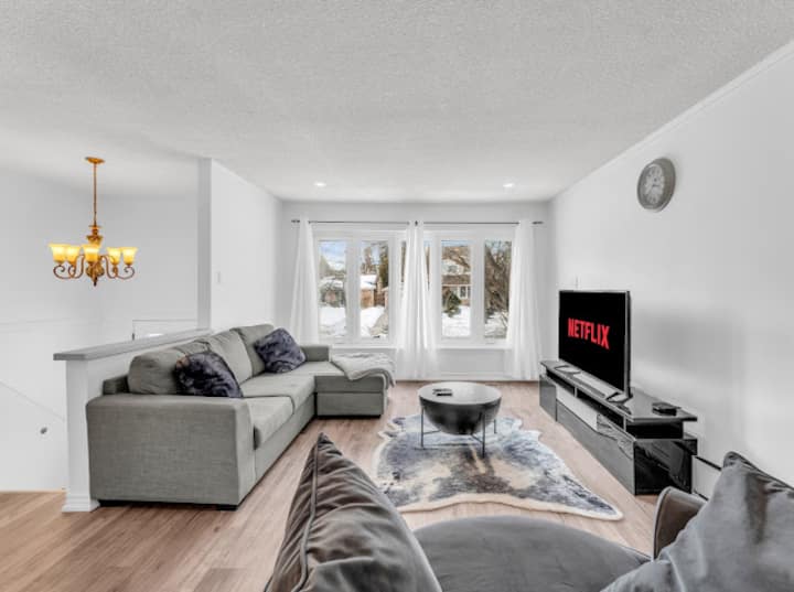 Modern Luxury 3 Bedroom Designer Home - Markham