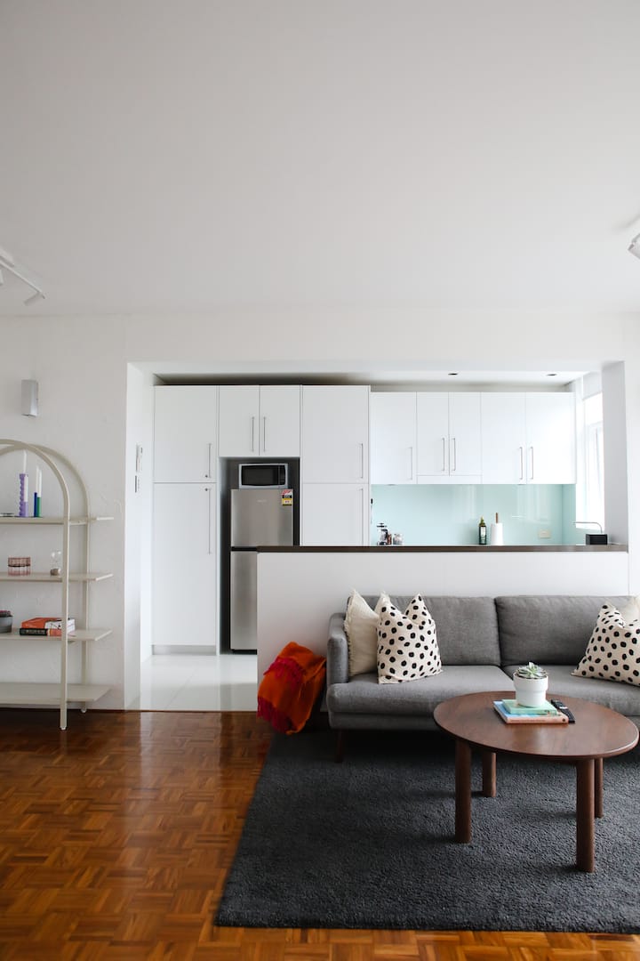 Bondi Beach Apartment With Parking And Balcony - Bondi Beach