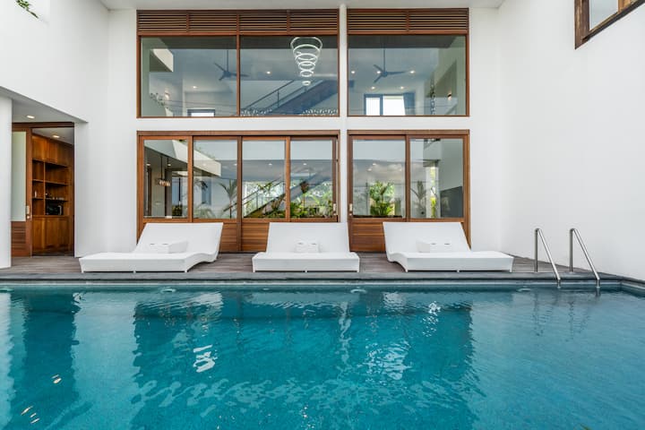 New Luxury 5br Villa W/glass Infinity Pool Canggu - Canggu