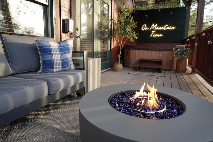 Mt Views | Hot Tub + Game Room, 1.5 Mi To Downtown - Gatlinburg, TN