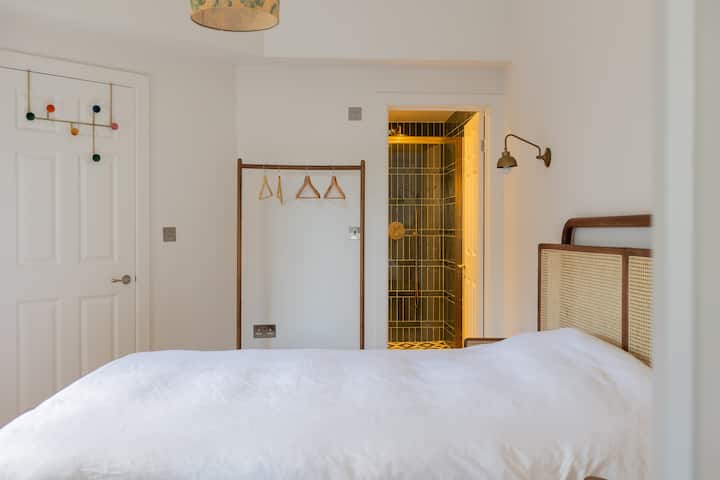 The Botanical Room At Lin And Song House - London