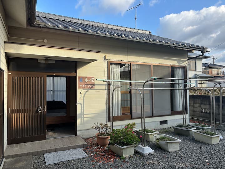 【一棟貸し切りで広々ごゆっくりお過ごし頂けます。】木の家ゲストハウス松山本館 - 마쓰야마시