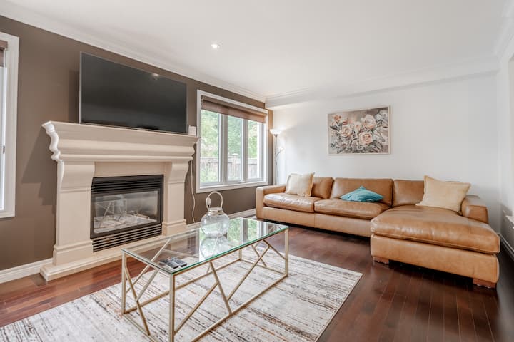 Luxury3bd*king*openconcept*pingpong*patio - London