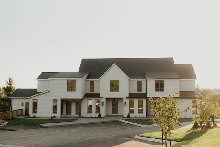 The Penrose | Two-bedroom Suite | 2 Kings - Saint Marys