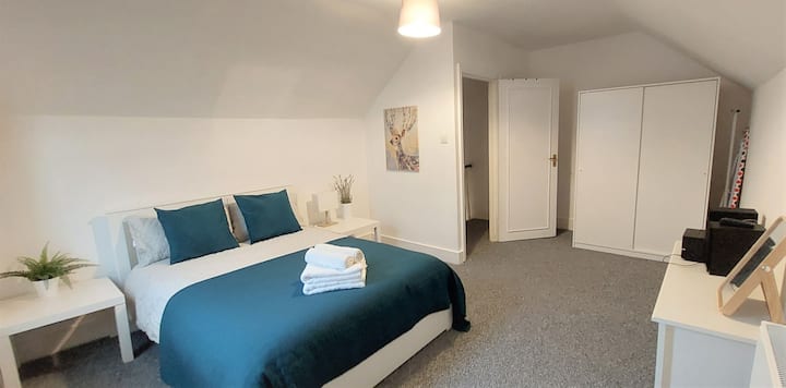 Spacious Two Bedroom Apartment In South London - Croydon