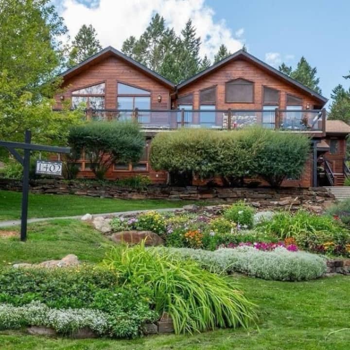 Charming Retreat Close To Slopes, Fairways & Lake - Radium Hot Springs