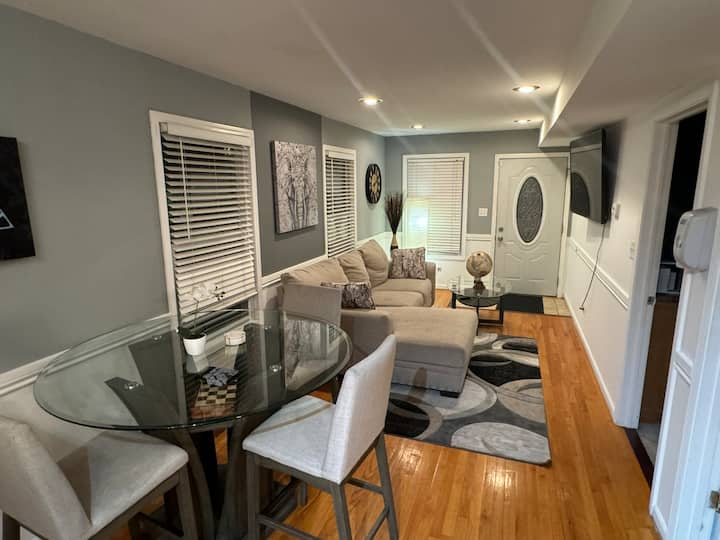 Cozy Modern Home W/fireplace & Pond - Roseland - Chicago