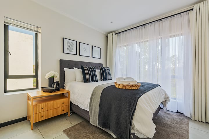 Urban Oasis | Free Gym, Pool & Power Backup! - Lanseria