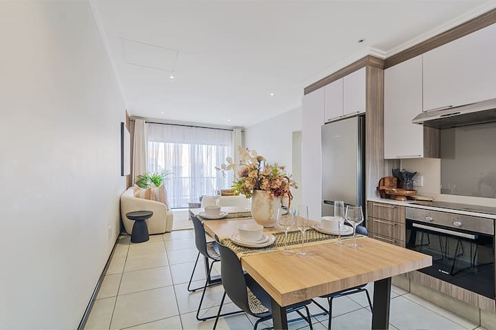 Urban Zen Retreat | Free Gym, Pool & Power Backup! - Lanseria