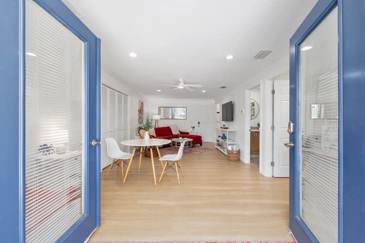 Modern Bungalow Patio & Grill 10 Min To Siesta Key - Sarasota, FL