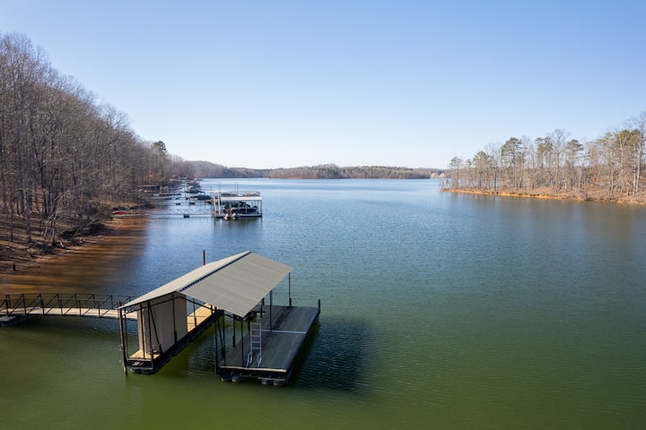 Cozy Lakefront Cabin With Private Dock - Lake Lanier, GA