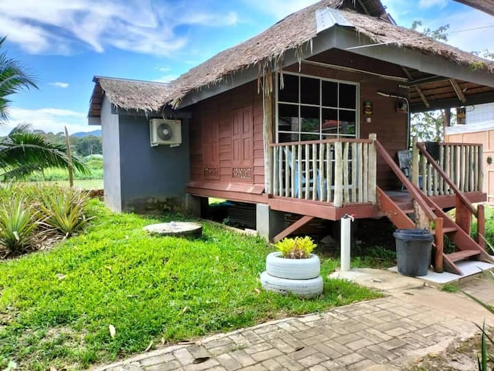 Chalet Gandul Open Concept Wooden Chalet - Kuala Kangsar