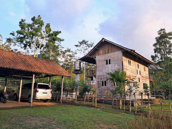 Secluded Stand-alone 2br Hiking Cabin On Mt Agung - Kintamani