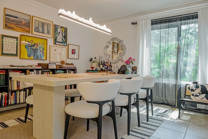 Artist's Home In The Forest - Lake Forest