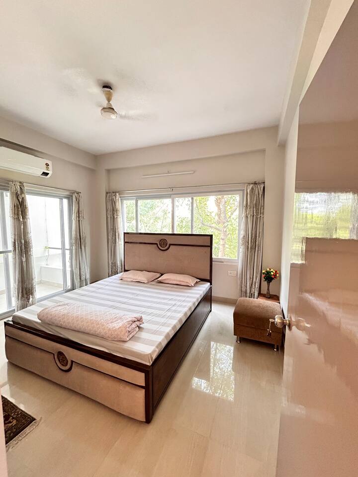 Peaceful Green View Apartment - Jaipur