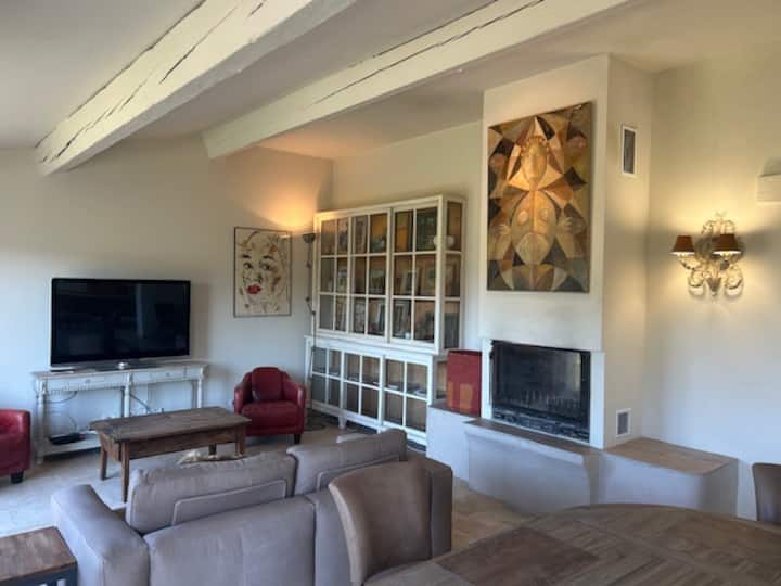 Chambre D'hôtes 
 2 Pers à 2 Min 
De Lourmarin ! - Lourmarin