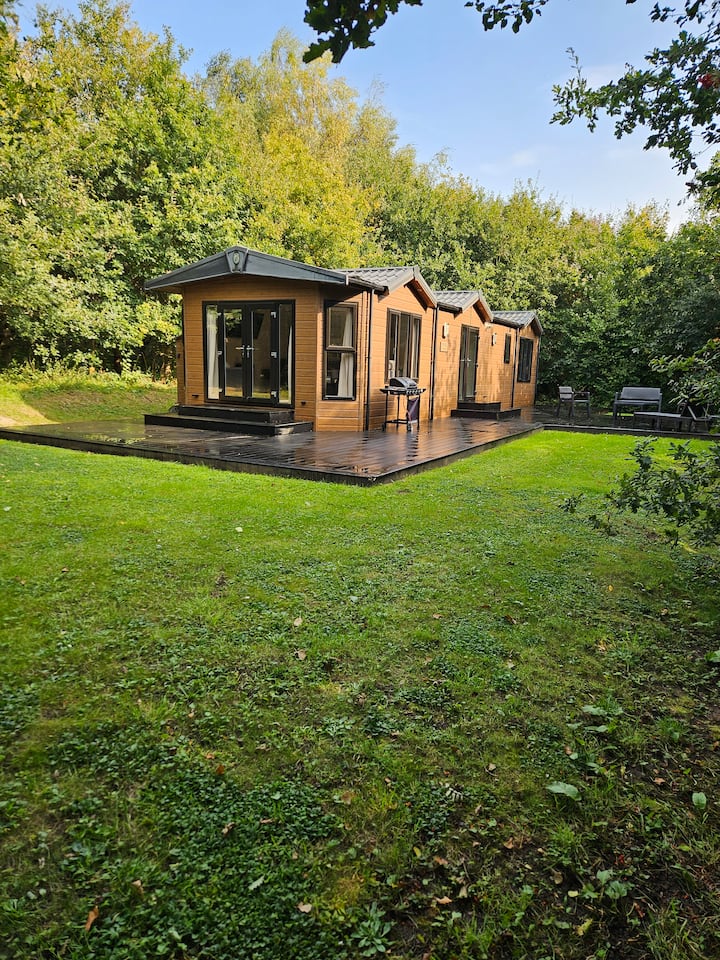 Cherry Tree Lodge With Hot Tub /Near Alton Towers - Uttoxeter