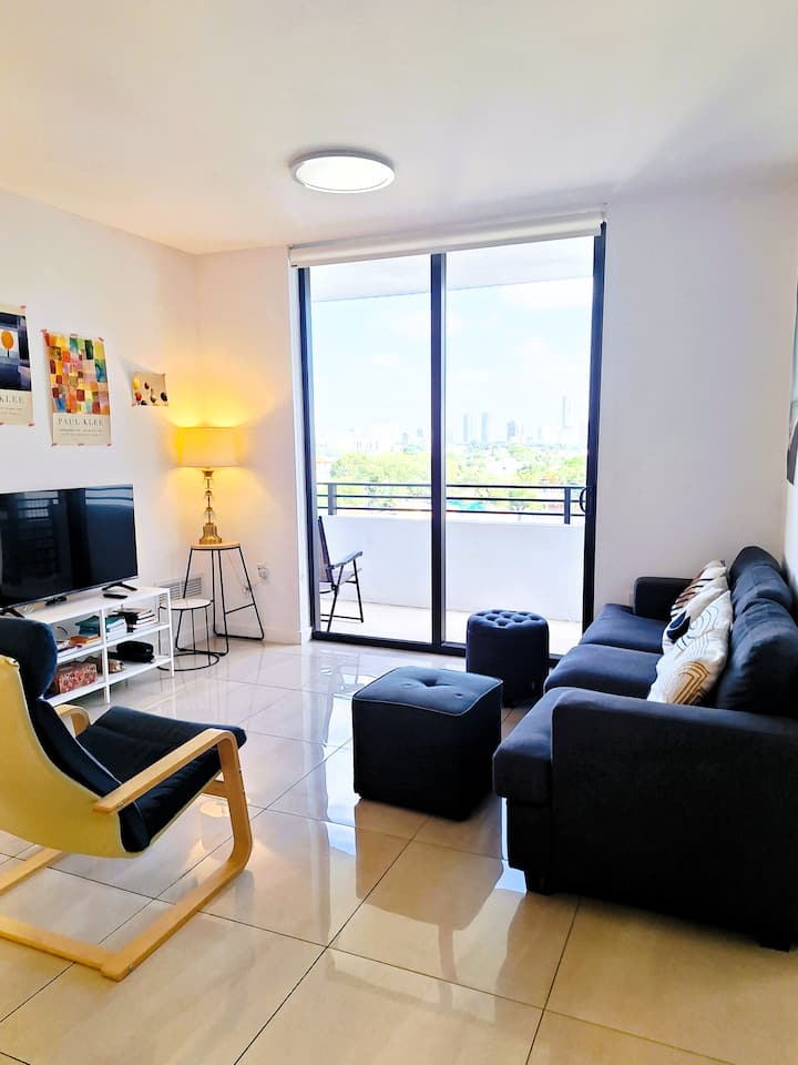 Modern Minimal Chic 2x2 - Miami