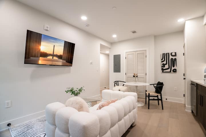 New Luxury Condo In Nw Dc, 1 Bdr+1 Large Bth - Georgetown University, Washington