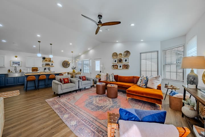 Stylish Home Near Zion, W/ Private Spa & Firepit! - Kanab, UT