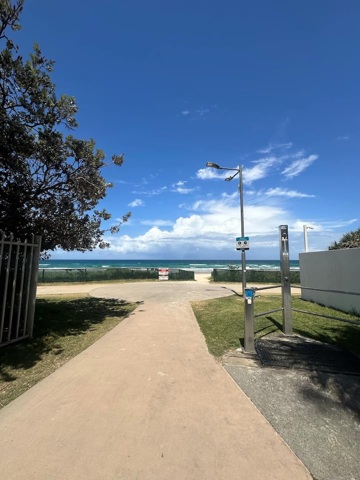 30 Metres To Beach And Ocean - Broadbeach