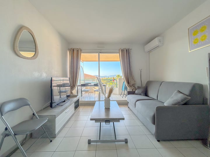 Fréjus 2 Pièces Avec Terrasse, Proche Des Plages - Fréjus