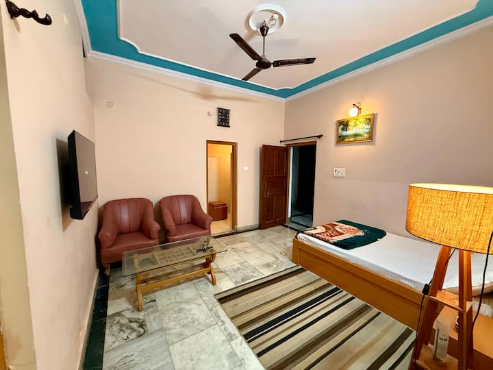 Madhuraj Villa Near Assi Ghat - Varanasi