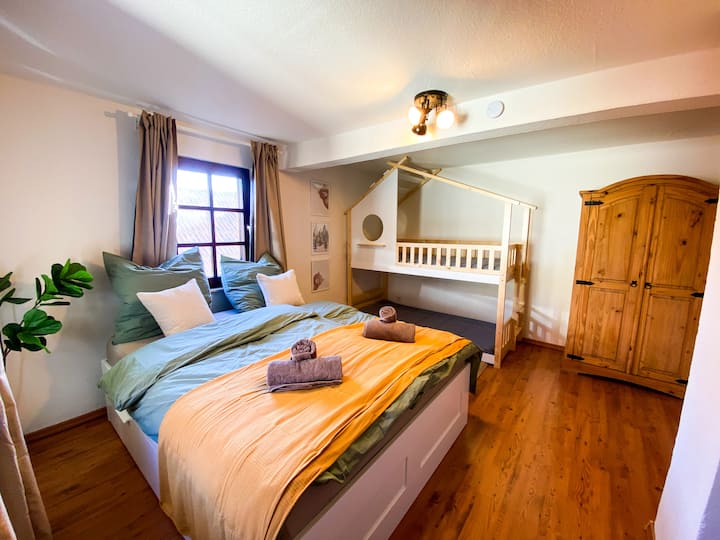 Familien Glück Am Wald - Für Familien Eingerichtet - Landau