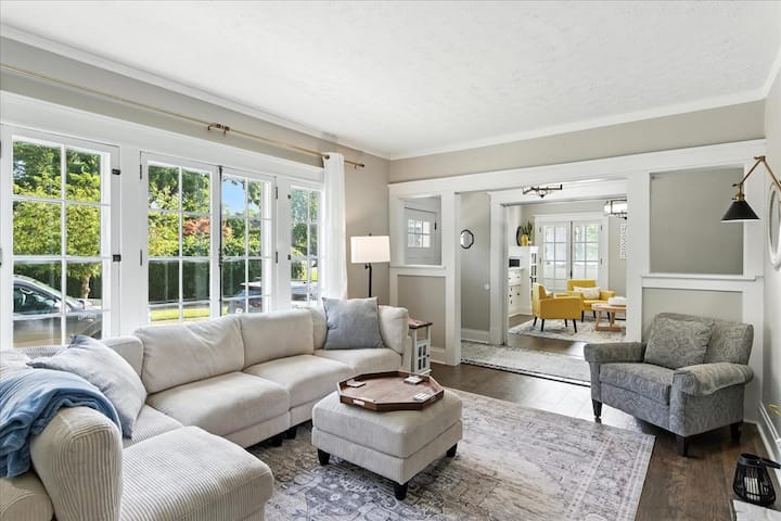 Spacious, Southern Charm! Accommodates 11 Guests! - Dayton, OH