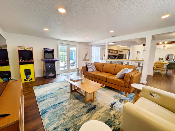 Get 2 Homes For 1 | Arcade Games | Firepit | Patio - Jacksonville, FL