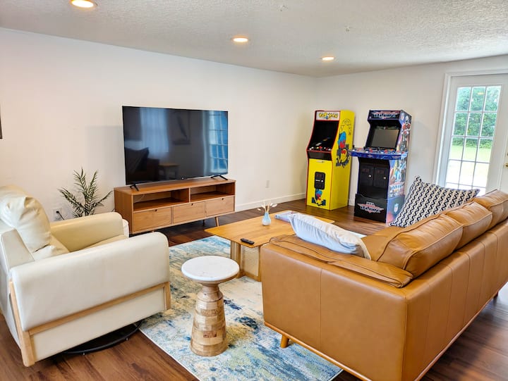 Two Homes For One! Arcade Games, Fire Pit, Patio - Jacksonville